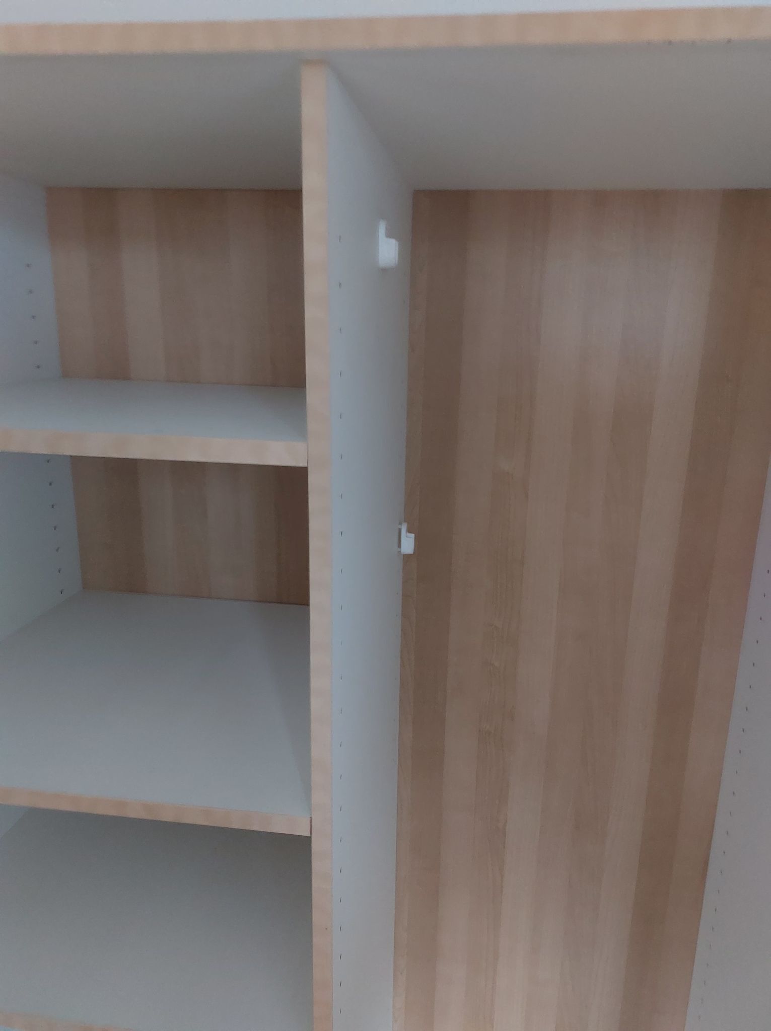 WITTE KLEDINGKAST MET BEUKEN ACCENTEN in Gilze - Huis en Inrichting ...