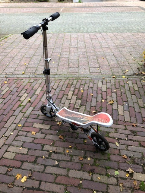 SPACE SCOOTER VOOR KINDEREN TOT ONGEVEER 12 JAAR in Heemskerk ...