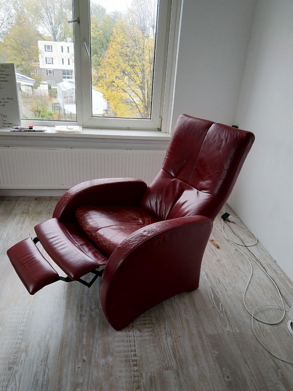 GROTE RODE LEREN STOEL MET LUIE STAND in Delft - Huis en Inrichting ...