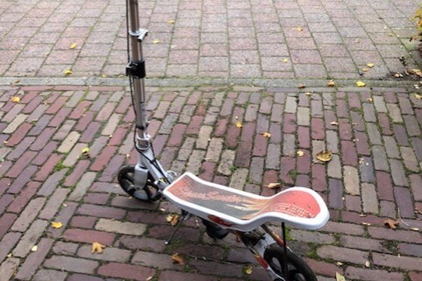SPACE SCOOTER VOOR KINDEREN TOT ONGEVEER 12 JAAR in Heemskerk ...