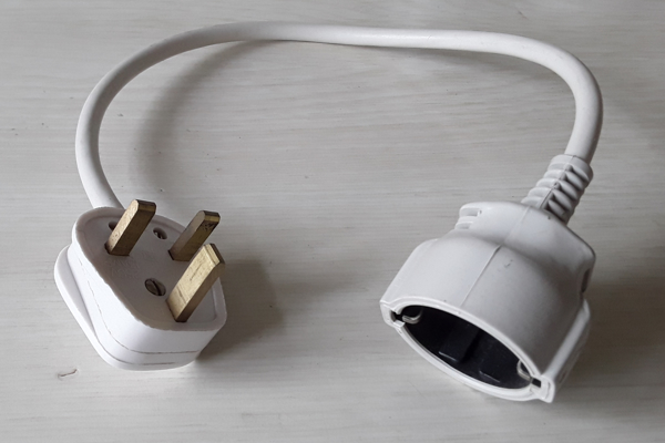 STEKKER MET 3 PINNEN MET SNOER EN GEAARDE STEKKERDOOS VOOR 2 PINNEN in ...