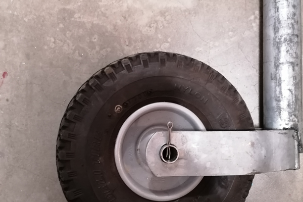 CARAVAN NEUSWIEL - LET OP: BANDJE LOOPT LEEG EN SPLITPEN MOET WORDEN ...