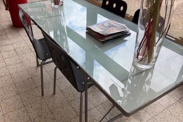 3X TAFEL MET GLAZEN PLAAT MET 4 STOELEN PER TAFEL in Maarssen - Huis en ...