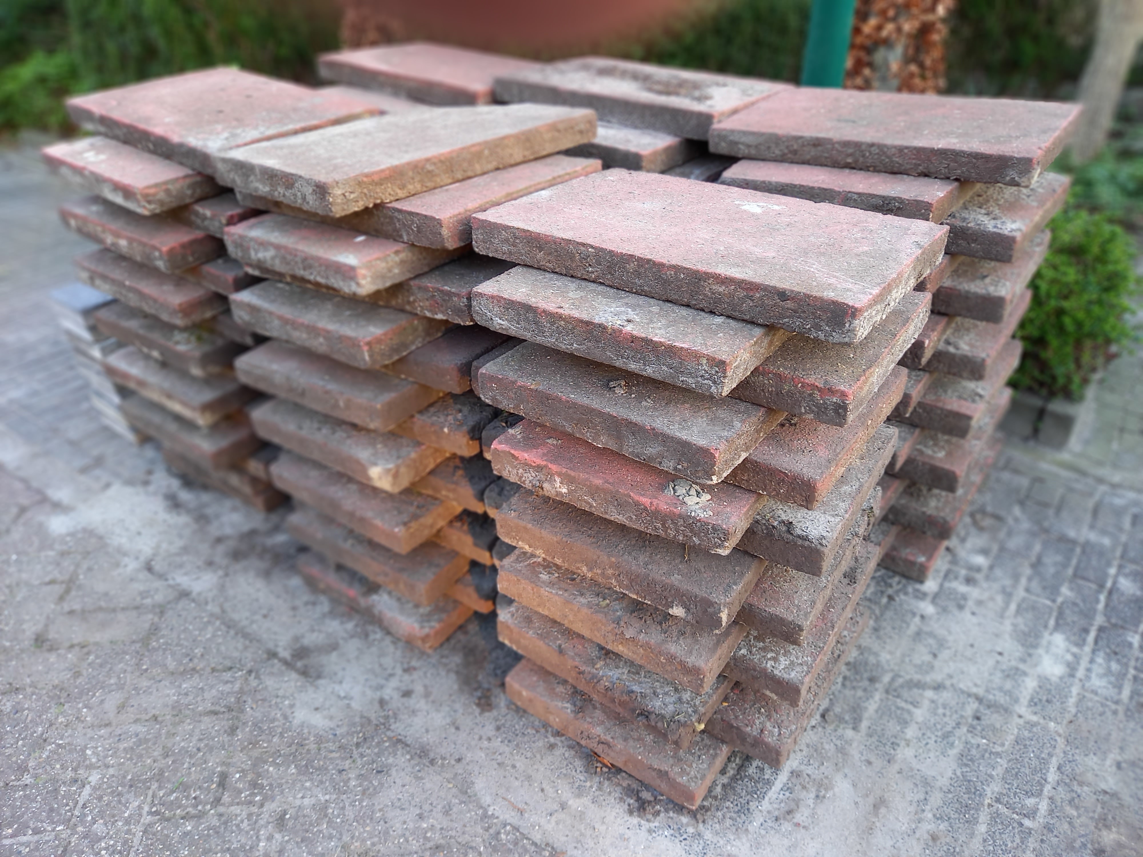 TERRASTEGELS ROOD 60X40 EN TEGELS ZWART 20X20 in Bunschoten-Spakenburg ...