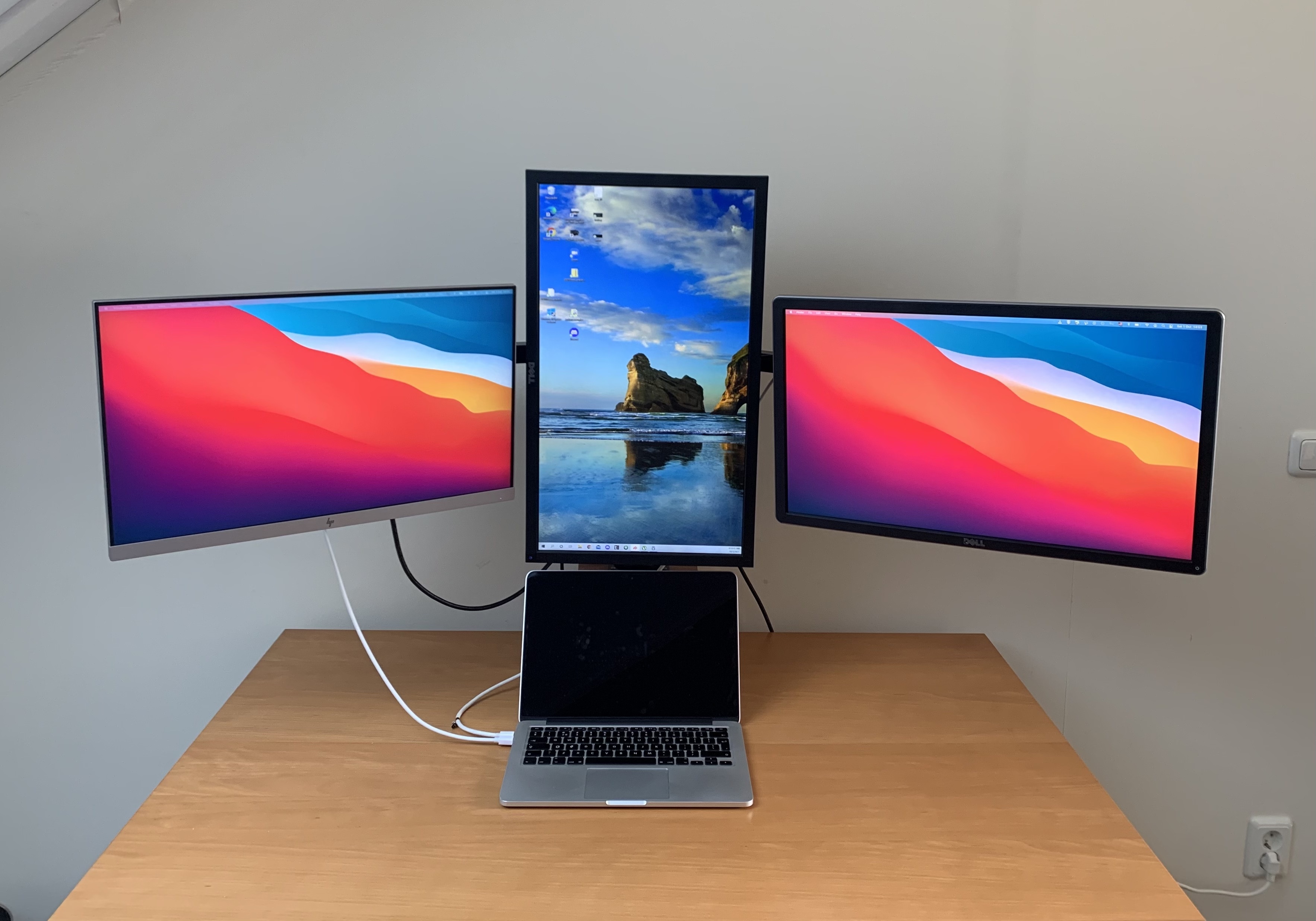 BUREAUBEUGEL VOOR 3 MONITOR SCHERMEN INCLUSIEF SCHERMEN in Oegstgeest ...