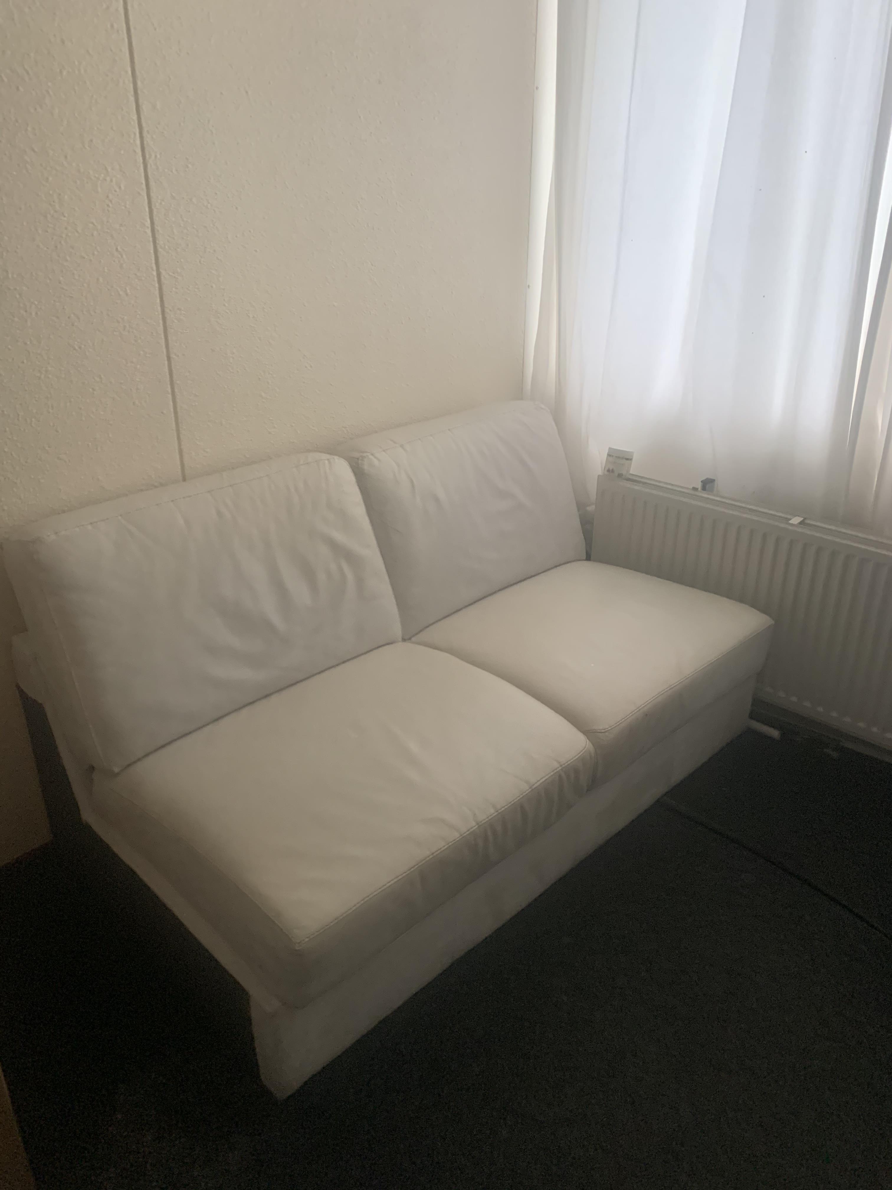 KLEINE WITTE LEREN BANK, HANDIG VOOR KLEINE WOONKAMERS/ STUDIO’S OF ...