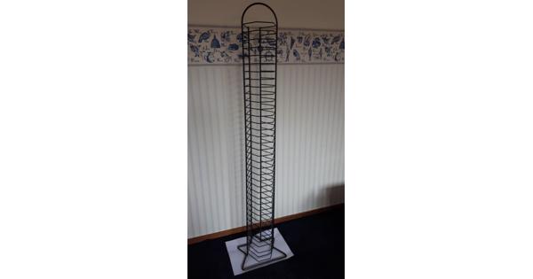 ZES ZWART METALEN CD-REKKEN, PASSEN 75 CD'S PER REK IN in Utrecht ...