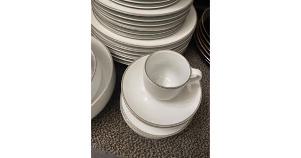WIT SERVIES MET GRIJS RANDJE COMPLEET in Haarlem - Huis en Inrichting ...