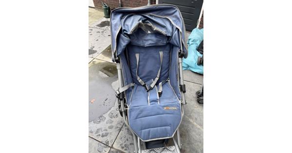 KINDERWAGEN BLAUW MET LIG EN ZIT in Oirschot - Kinderen en Baby's ...