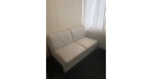 KLEINE WITTE LEREN BANK, HANDIG VOOR KLEINE WOONKAMERS/ STUDIO’S OF ...